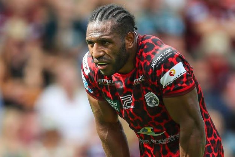 Le coach Adrian Lam et Edwin Ipape mènent les Leigh Leopards vers une ...